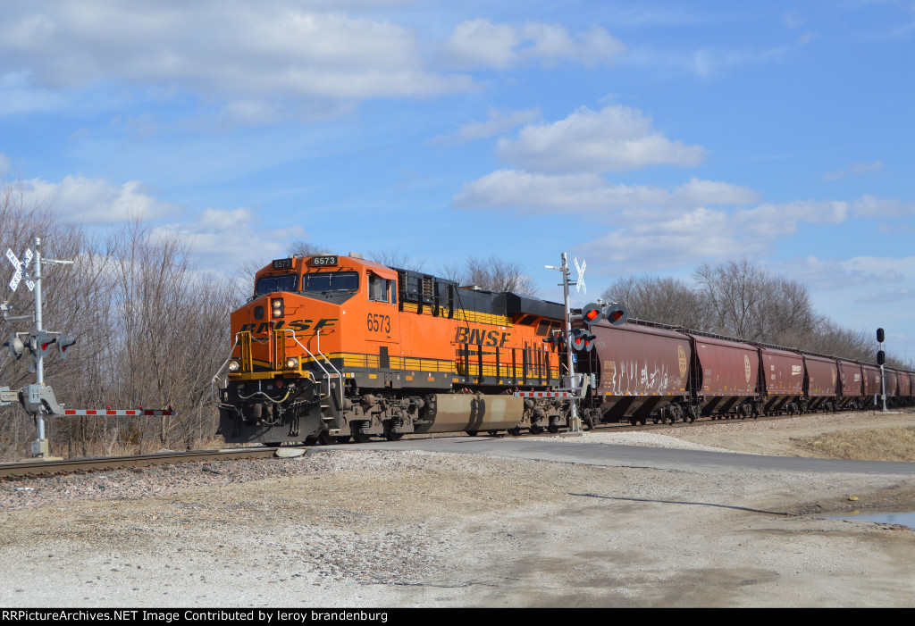 BNSF 6573 at nichols with a wb grain load